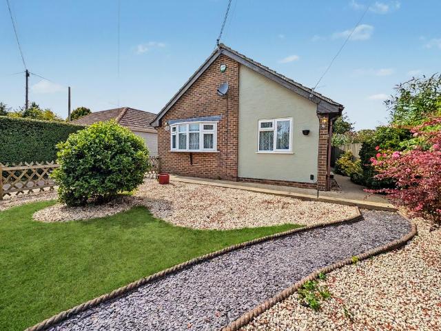 2 bedroom detached bungalow for sale