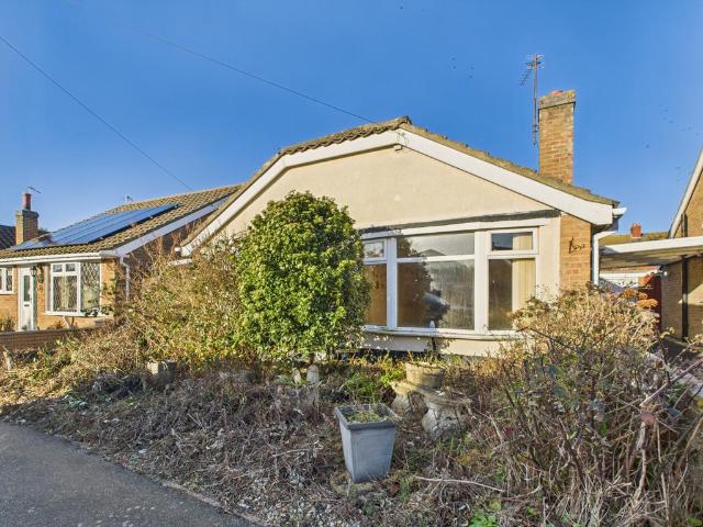 2 bedroom detached bungalow for sale