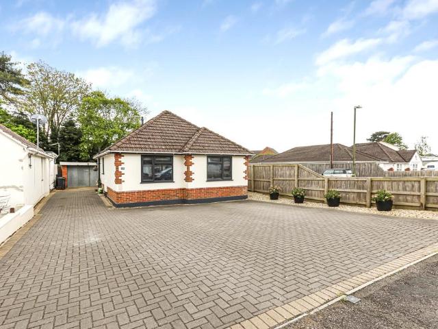2 bedroom detached bungalow for sale