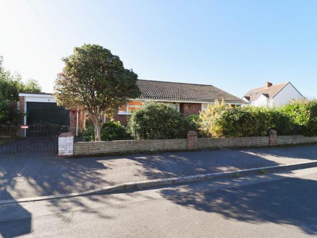 2 bedroom detached bungalow for sale