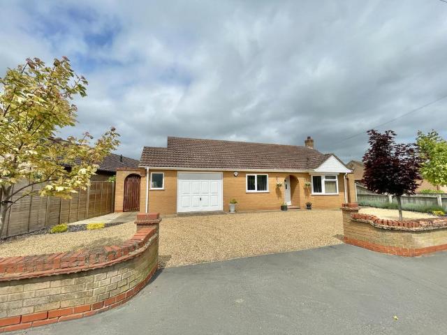 2 bedroom detached bungalow for sale