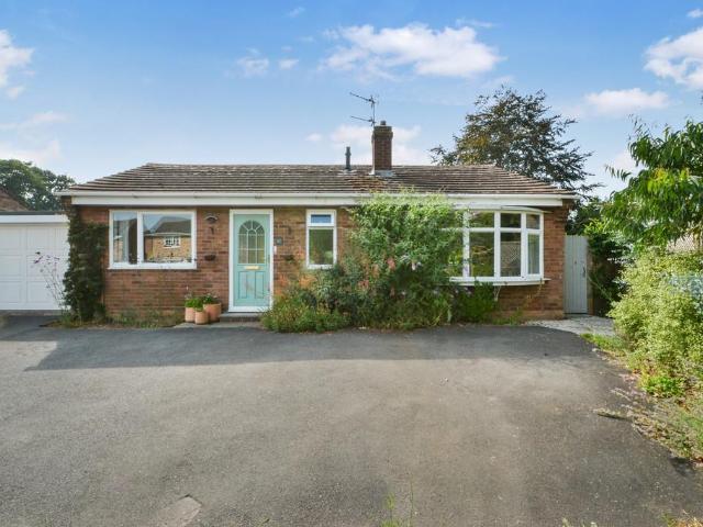 2 bedroom detached bungalow for sale