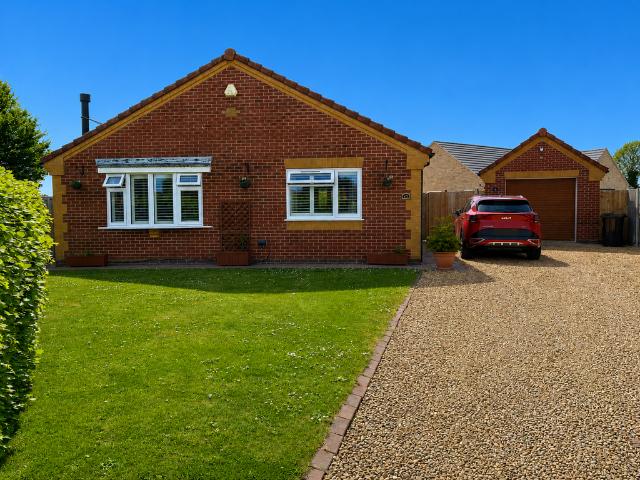 2 bedroom detached bungalow for sale
