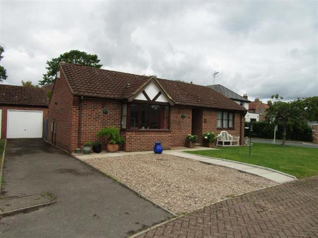 2 bedroom detached bungalow for sale