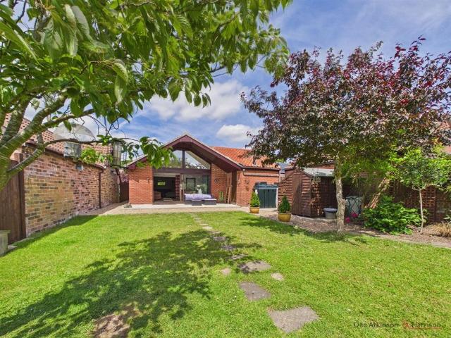 2 bedroom detached bungalow for sale
