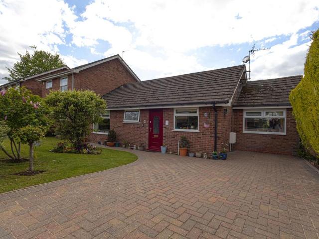 2 bedroom detached bungalow for sale