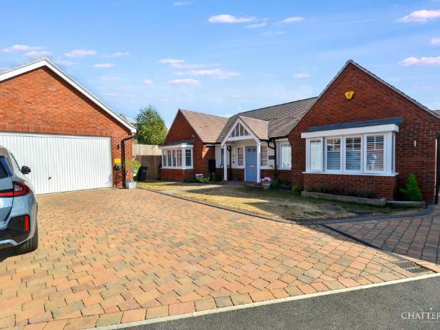 2 bedroom detached bungalow for sale