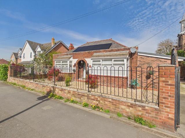 2 bedroom detached bungalow for sale