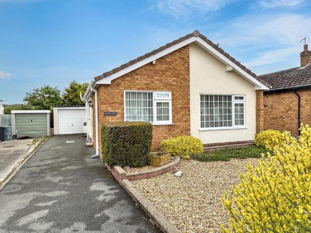 2 bedroom detached bungalow for sale