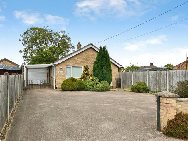 2 bedroom detached bungalow for sale