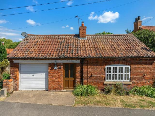 2 bedroom detached bungalow for sale