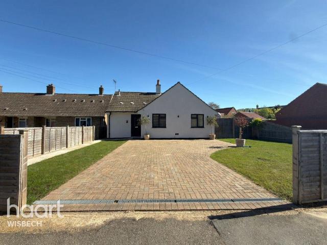 2 bedroom detached bungalow for sale