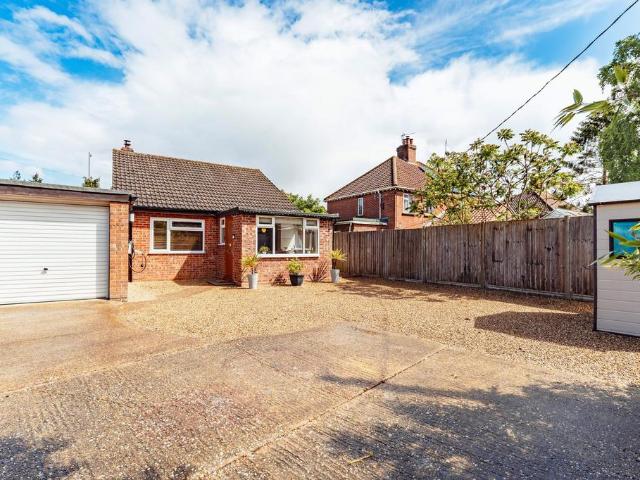 2 bedroom detached bungalow for sale