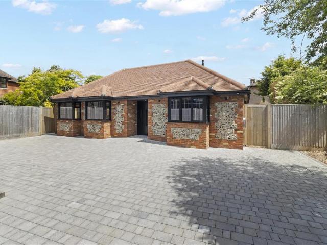 2 bedroom detached bungalow for sale