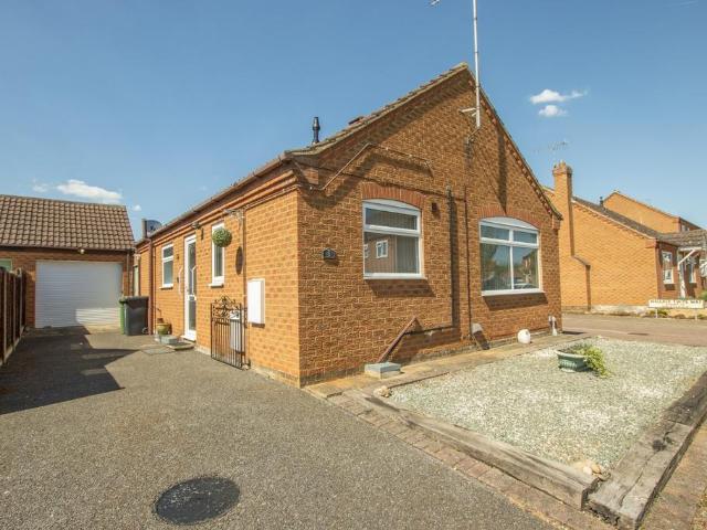 2 bedroom detached bungalow for sale