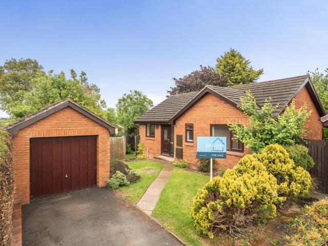 2 bedroom detached bungalow for sale