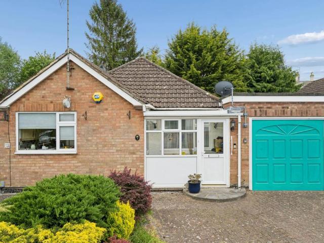 2 bedroom detached bungalow for sale