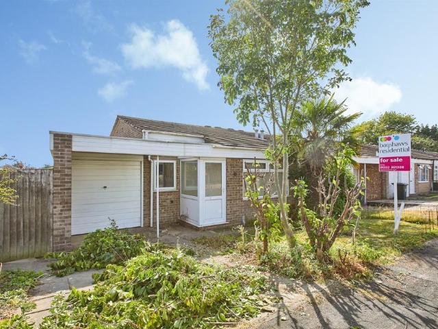 2 bedroom detached bungalow for sale