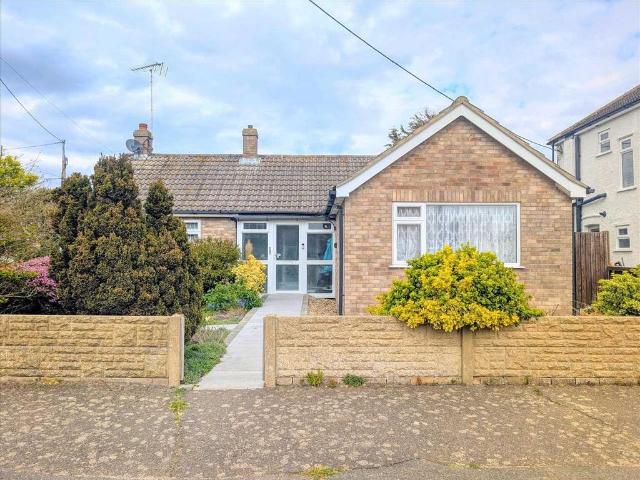 2 bedroom detached bungalow for sale