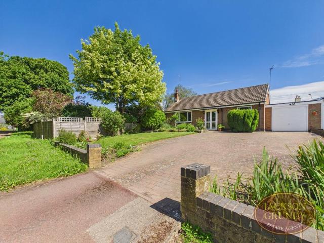 2 bedroom detached bungalow for sale