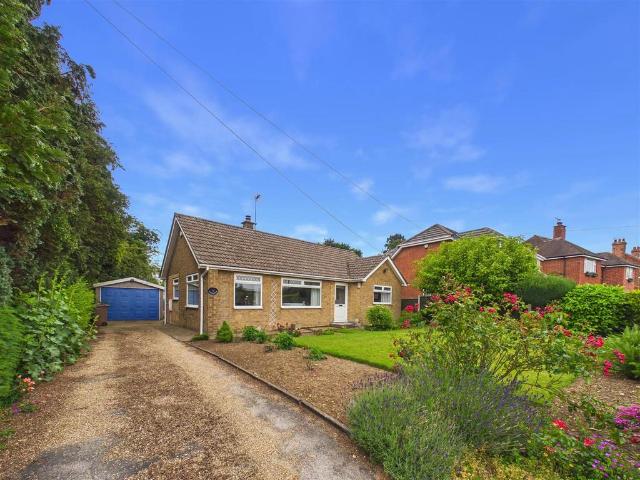 2 bedroom detached bungalow for sale
