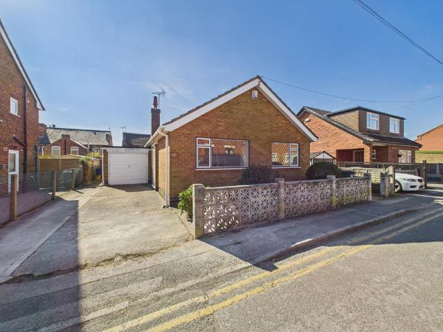 2 bedroom detached bungalow for sale