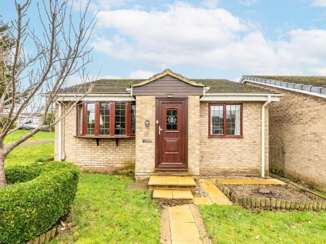 2 bedroom detached bungalow for sale