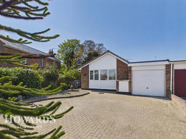 2 bedroom detached bungalow for sale