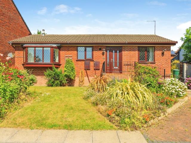 2 bedroom detached bungalow for sale