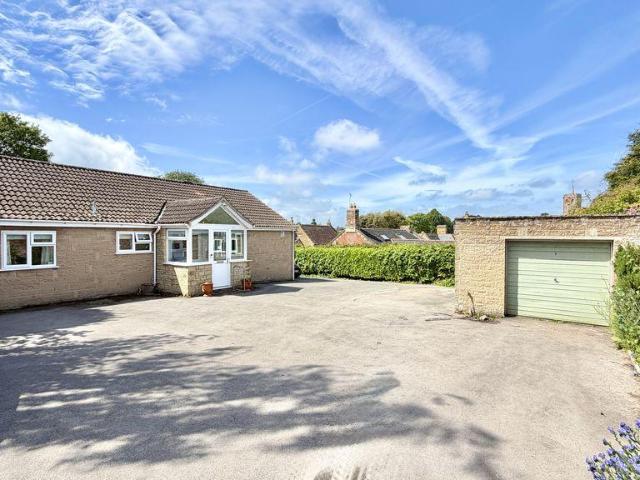 2 bedroom detached bungalow for sale