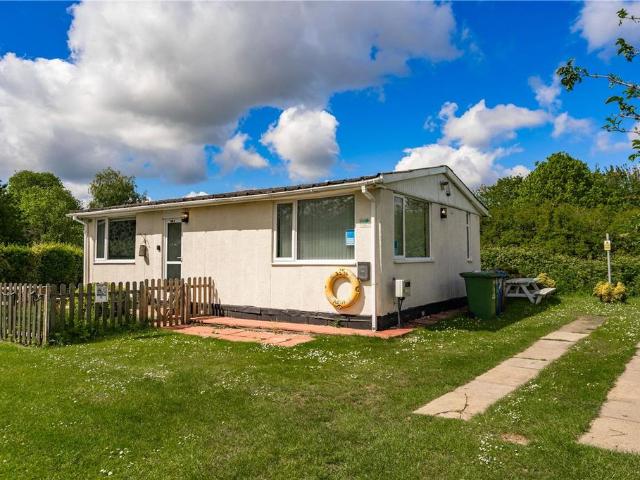 2 bedroom detached bungalow for sale