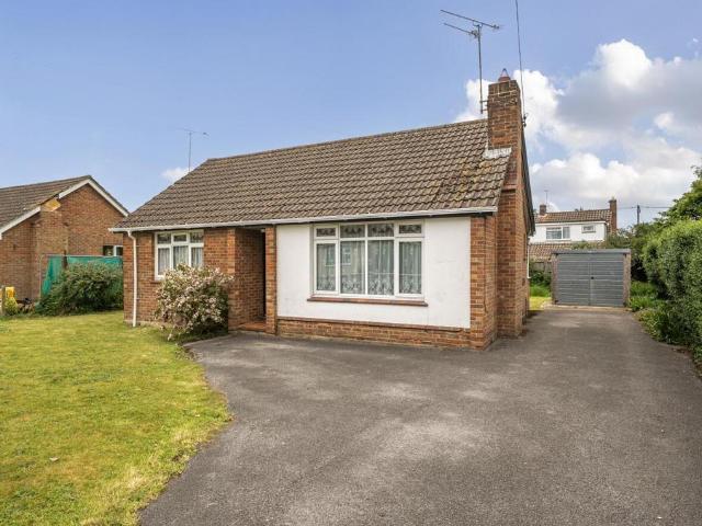 2 bedroom detached bungalow for sale