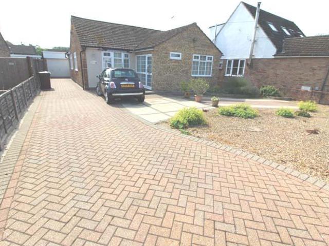 2 bedroom detached bungalow for sale