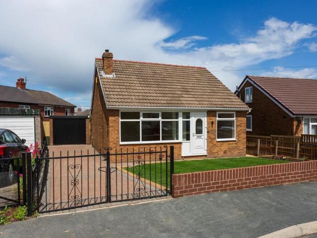 2 bedroom detached bungalow for sale
