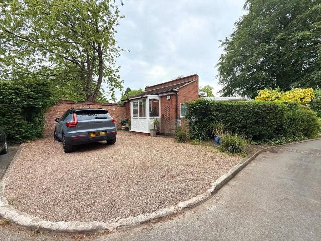 2 bedroom detached bungalow for sale