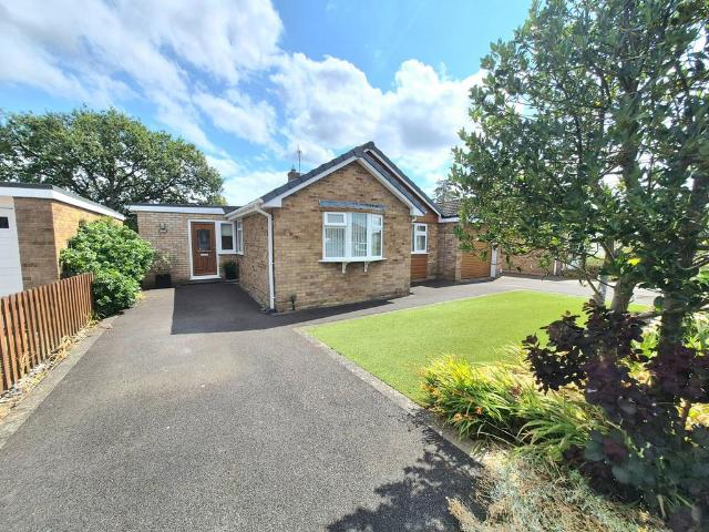 2 bedroom detached bungalow for sale