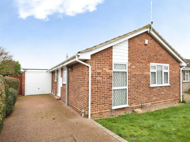 2 bedroom detached bungalow for sale