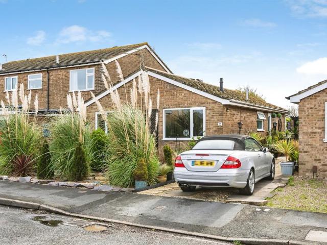 2 bedroom detached bungalow for sale