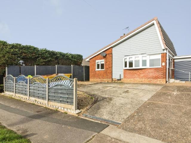 2 bedroom detached bungalow for sale