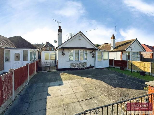 2 bedroom detached bungalow for sale