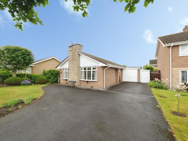 2 bedroom detached bungalow for sale