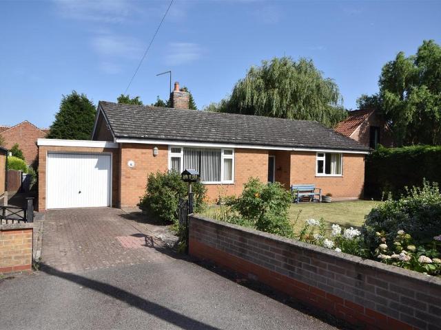 2 bedroom detached bungalow for sale