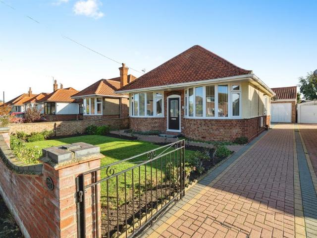 2 bedroom detached bungalow for sale