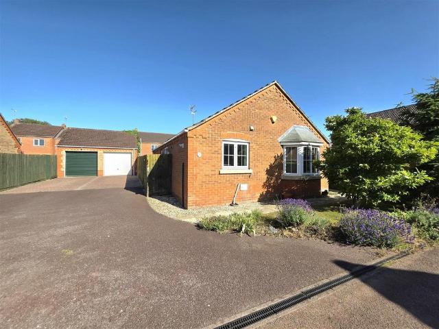 2 bedroom detached bungalow for sale