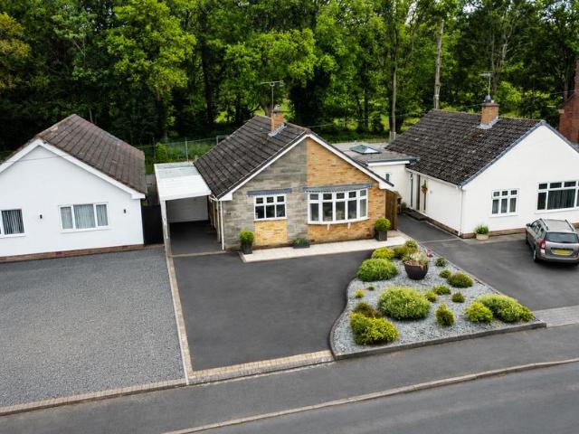 2 bedroom detached bungalow for sale