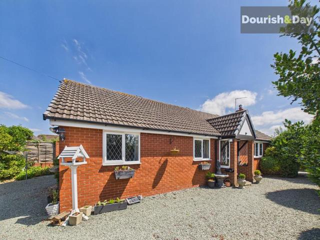 2 bedroom detached bungalow for sale
