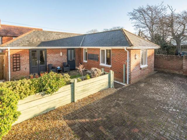 2 bedroom detached bungalow for sale