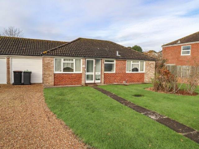 2 bedroom detached bungalow for sale