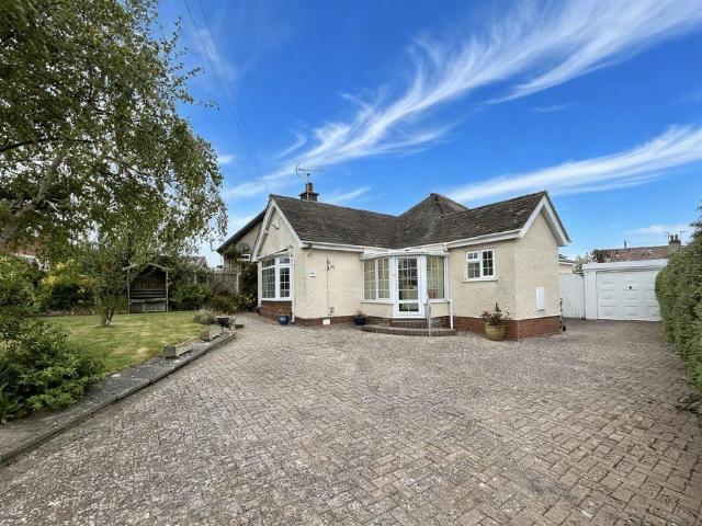 2 bedroom detached bungalow for sale