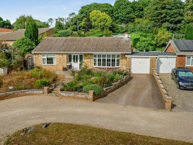 2 bedroom detached bungalow for sale